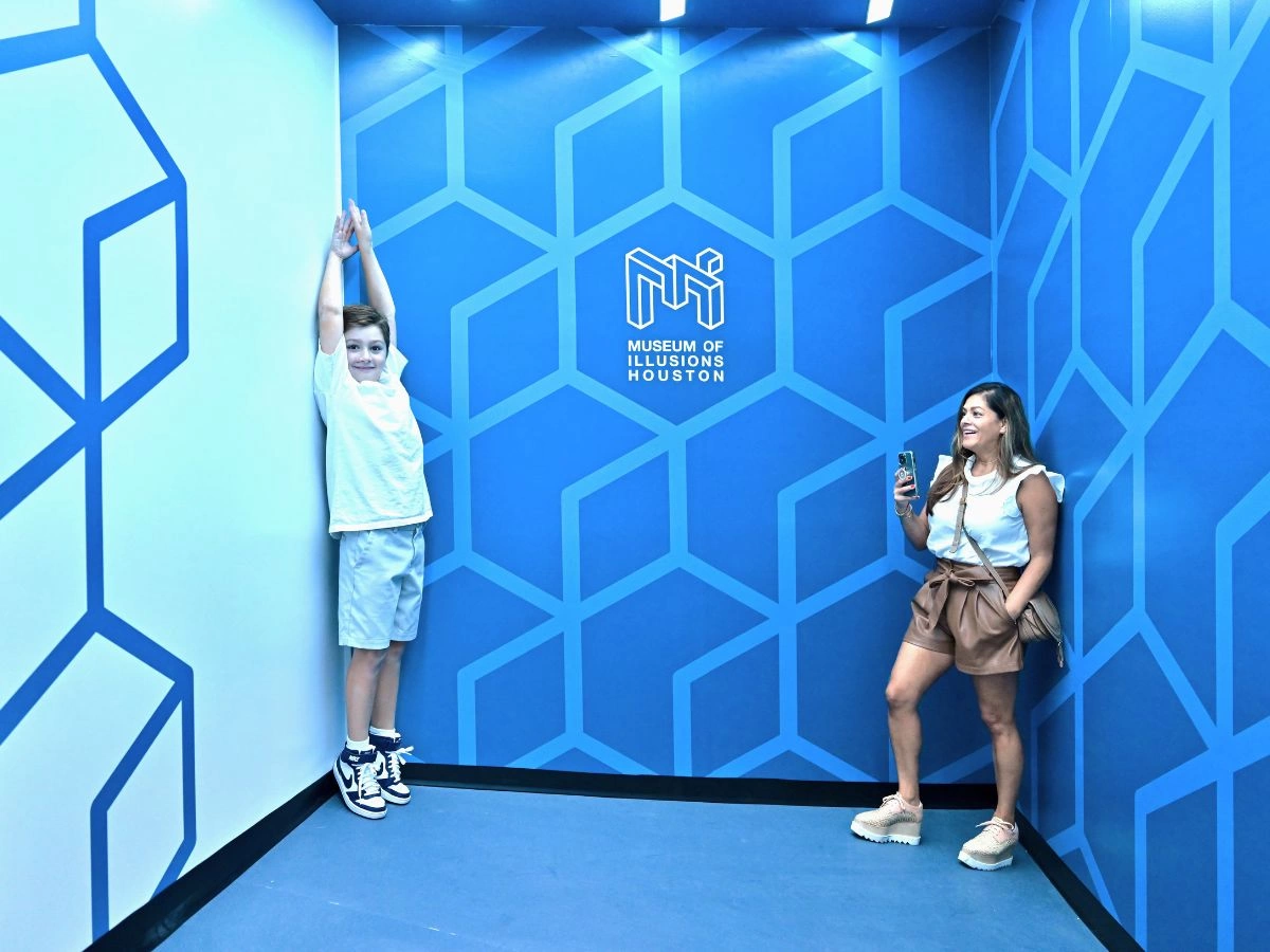 Rooms | Museum of Illusions Houston